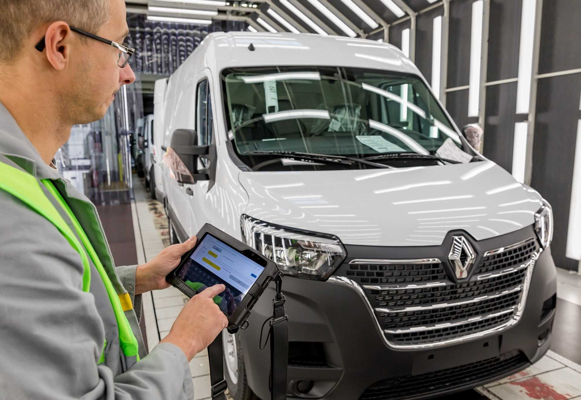 Renault's Hyvia Venture Will Provide Hydrogen Refueling Stations As ...