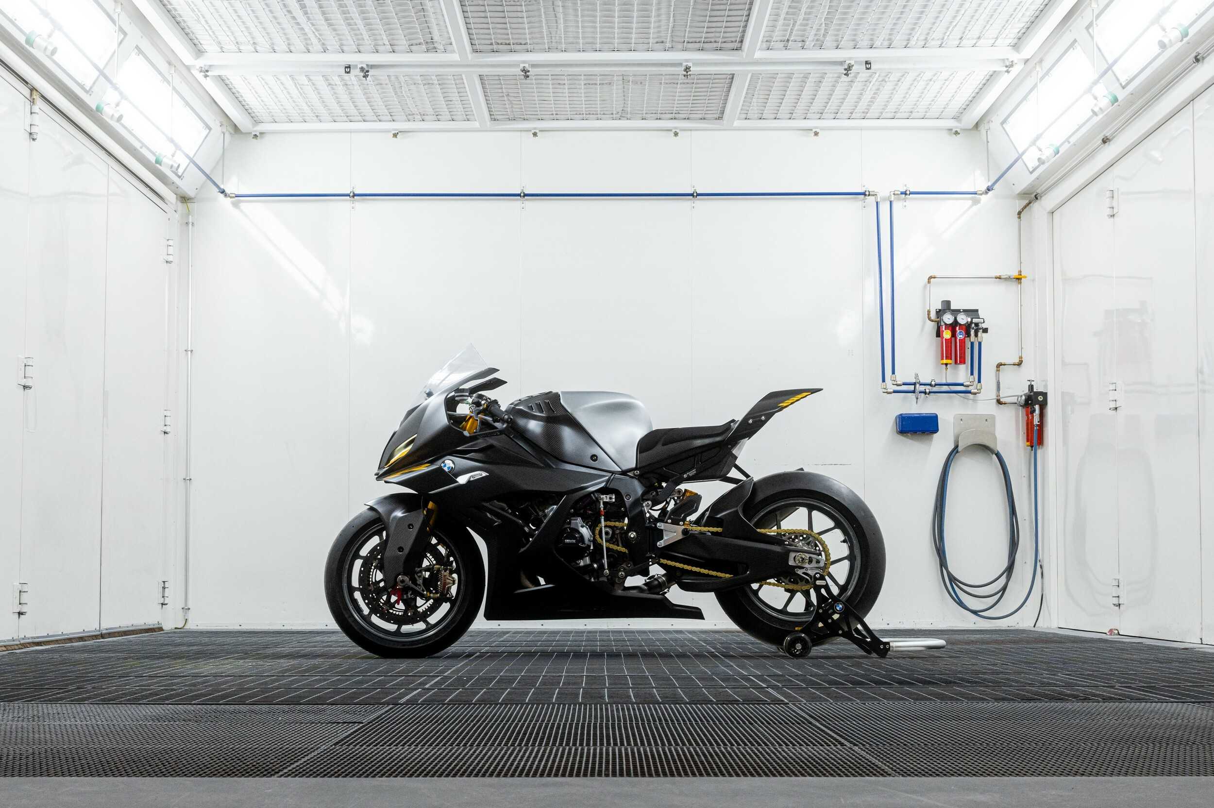 New BMW RR Concept Is Basically A Fighter Jet On Two Wheels
